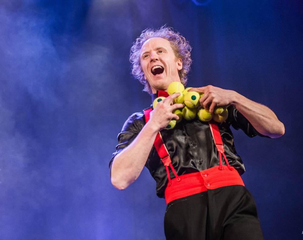 Jérémy l'artiste ! Un Comédien jongleur au top